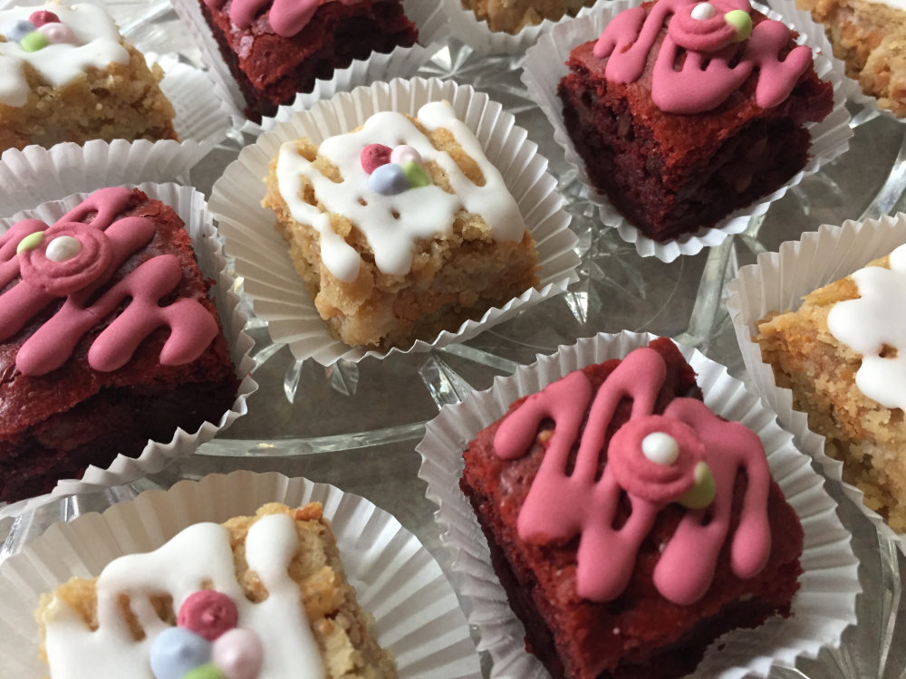 Oatmeal Scotchie Bars | Red Velvet Bar Cookies | Wedding Dessert Tables ...